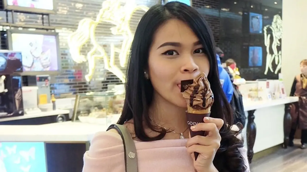 6 Potret Chen Giovani, Wanita yang Dikabarkan Dekat dengan Putra Hotman ...