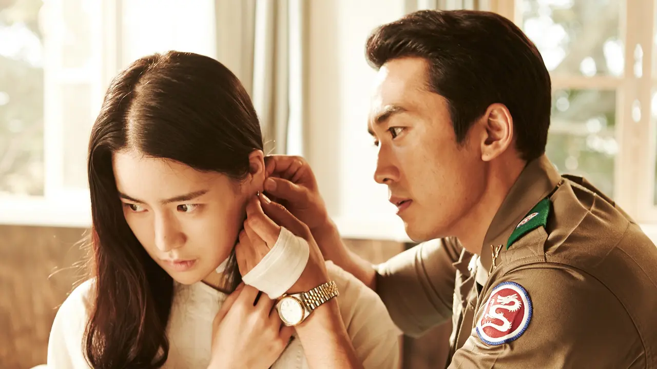 Review Film Korea 'Obsessed,' Kisah Cinta Terlarang dalam Balutan Drama Militer dan Erotisme ...