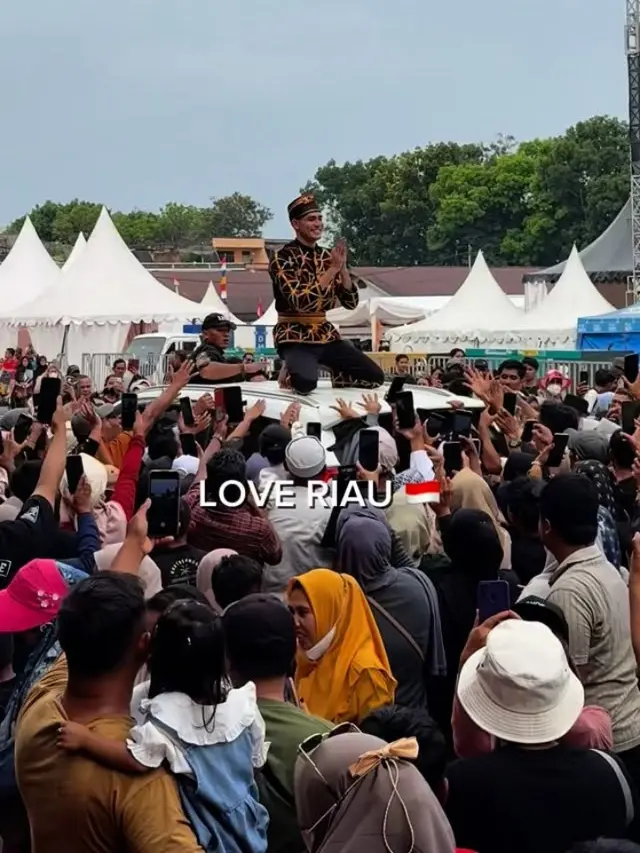 Potret Influencer Malaysia Aisar Khaled Ikut Semarakkan Festival Pacu ...