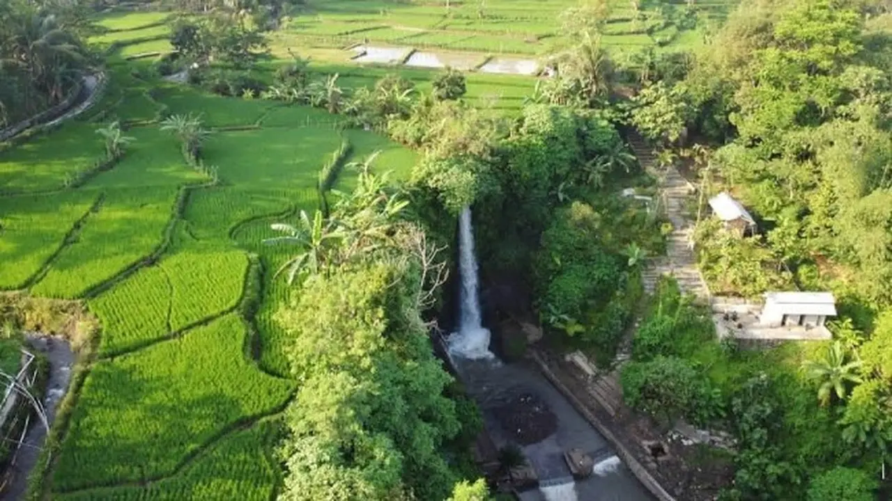 Menyapa Pagi dari Curug Cigetruk, Surga Tersembunyi di Cirebon ...