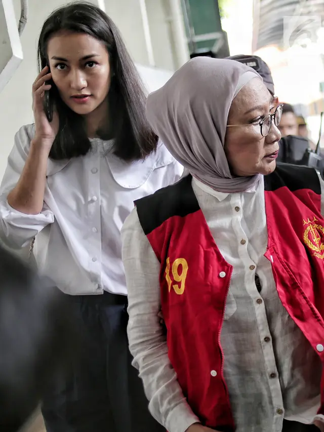 Atiqah Hasiholan Jadi Penjamin Bebas Bersyarat Ratna Sarumpaet - ShowBiz Liputan6.com