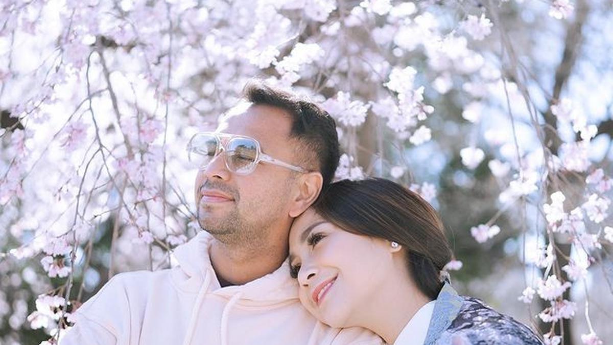 Potret Kemesraan Raffi Ahmad dan Nagita Slavina Liburan di Jepang - Photo Fimela.com