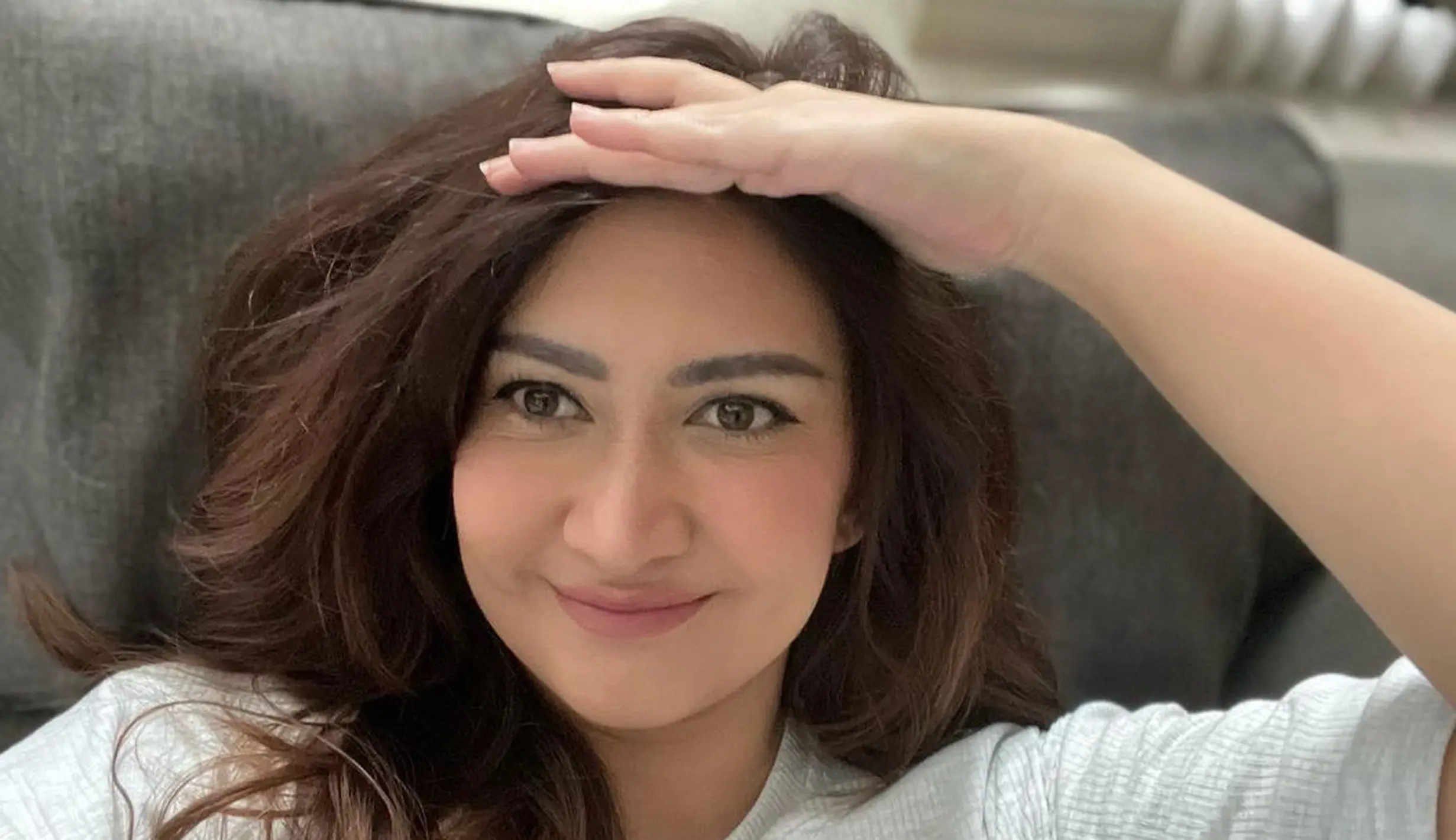 Potret Close Up Nafa Urbach Memukau di Umur 42 Tahun, Hot Mom Menawan - Foto Liputan6.com