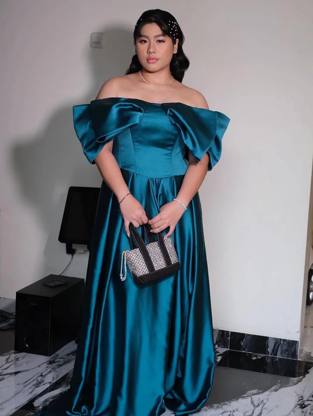 6 Pesona Amel Anak Ussy Sulistiawaty Pakai Gaun Cinderella saat Prom ...