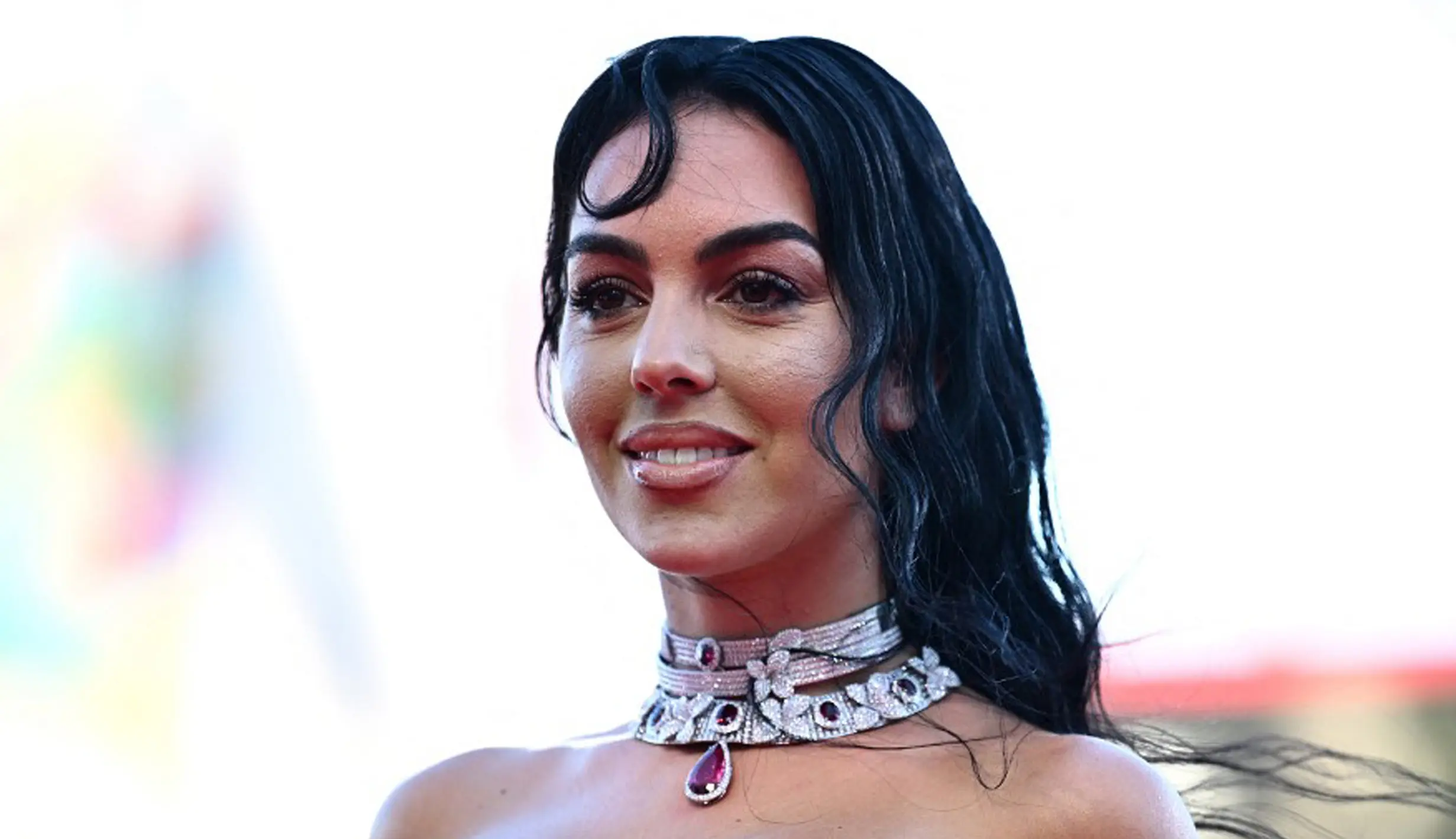 Georgina Rodriguez Tampil Sensasional di Red Carpet Venice Film ...