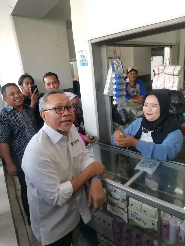 Harga Bedak di TikTok Shop Rp 16.000, Pedagang Kosmetik Pasar Asemka ...