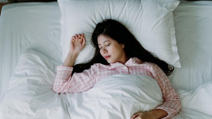 Mudah Dipraktikkan, Ini 5 Tips Tidur Lebih Nyenyak di Malam Hari - Lifestyle Fimela.com