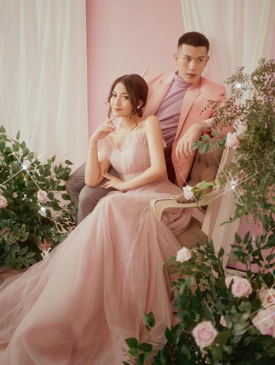 10 Ide Busana Prewedding Pakai Gaun Pengantin 2023 dari Julian Jacob ...