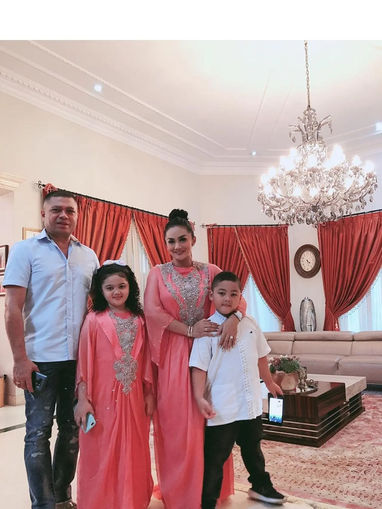 7 Potret Rumah Krisdayanti dan Raul Lemos, Mewah dengan Gaya Klasik ...