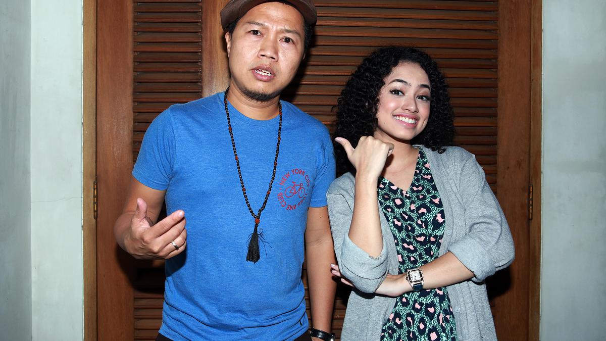 Sandhy Sondoro dan Wizzy Isi Soundtrack Film Negeri Van Oranje