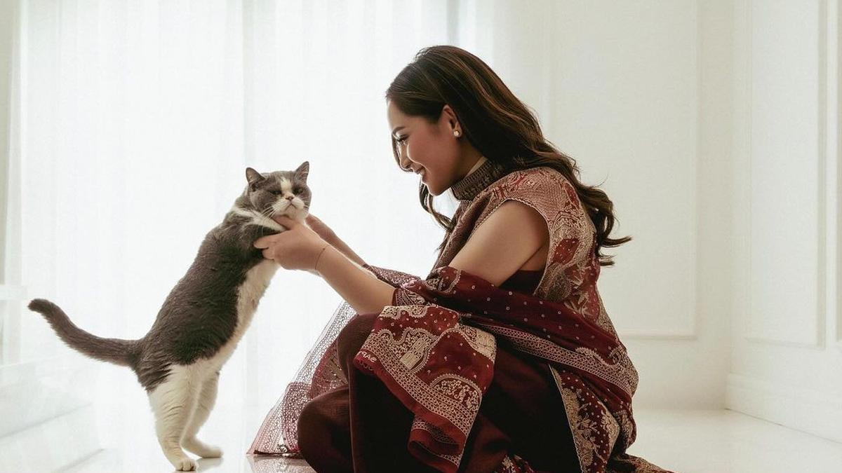 Kenakan Busana Warna Jerau, Intip Potret Nagita Slavina Cantik Elegan - Entertainment Fimela.com