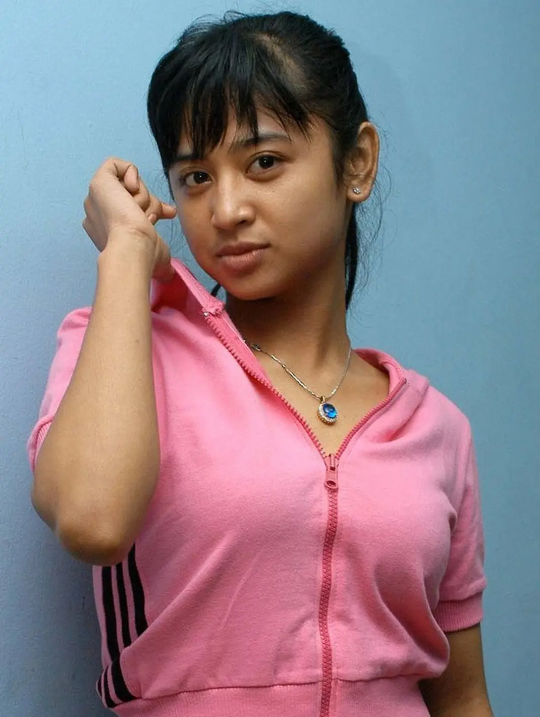 Ultah Ke-37, Potret Transformasi Dewi Perssik Awal Karir Hingga Sekarang - Photo Fimela.com