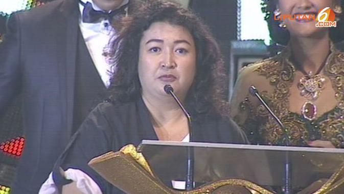 Retno Ratih Damayanti Untuk Penata Busana FFI 2013 - ShowBiz Liputan6.com