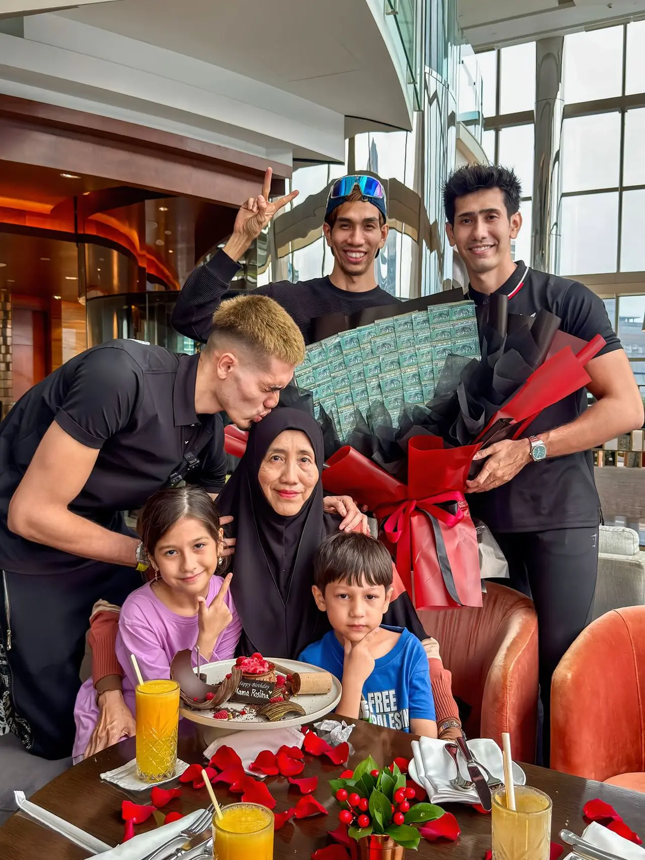 Mengintip Profesi Ayahanda Aisar Khaled yang Bikin Takjub, Kekayaan ...