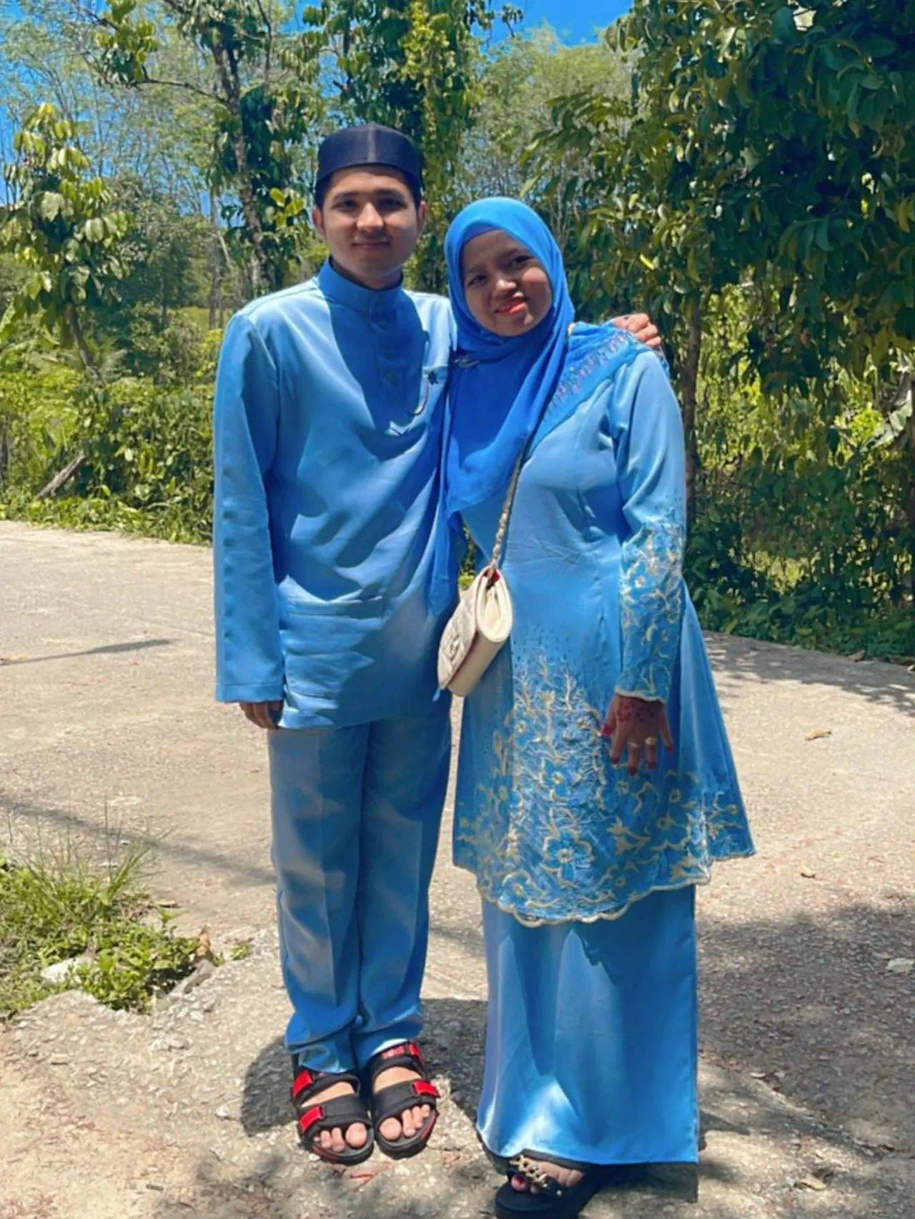 Rayakan Lebaran Bareng Keluarga, Ini 7 Potret Jirayut Pulang Kampung ke Thailand - Hot Liputan6.com