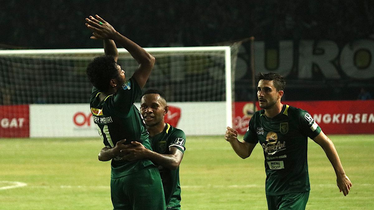 Cerita di Balik Gol Tanpa Selebrasi Fandry Imbiri ke Gawang Persipura ...