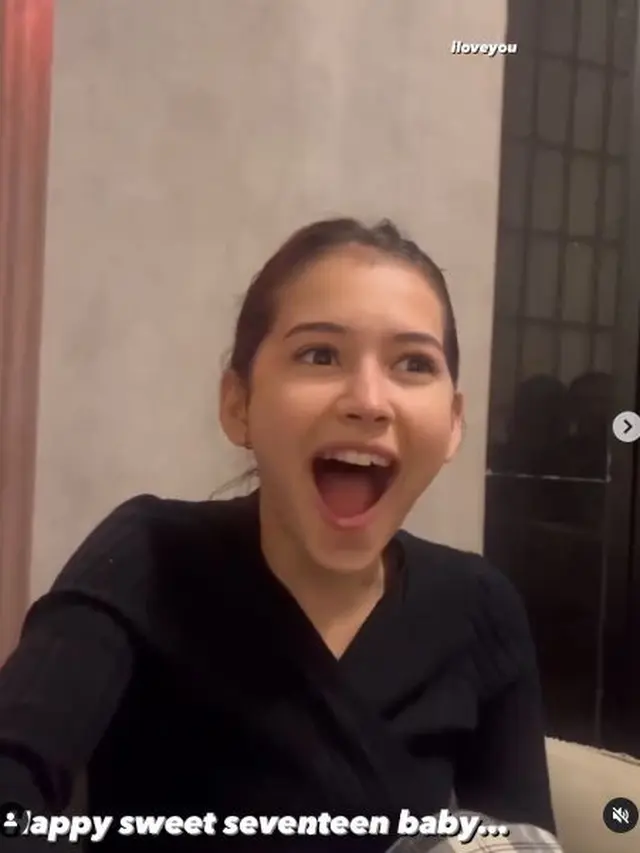 6 Momen Kejutan Ultah ke-17 Sandrinna Michelle dari Junior Roberts ...