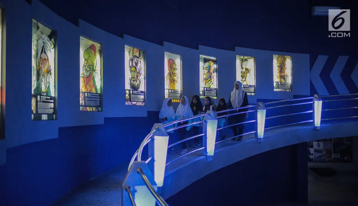 FOTO: Serunya Menjelajah Luar Angkasa di Skyworld TMII - Foto Liputan6.com