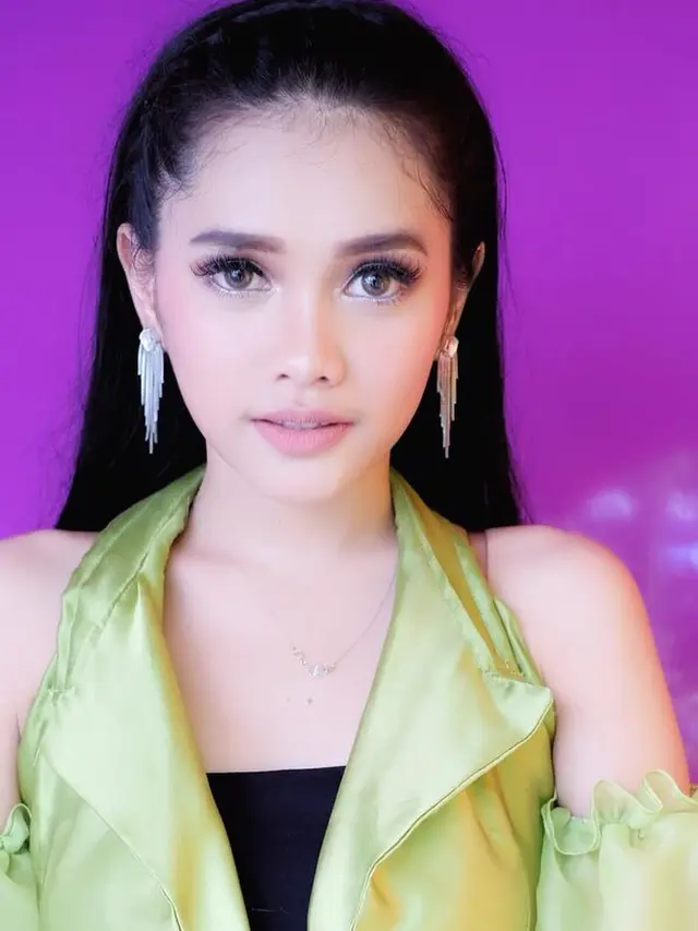 6 Pesona Mela Amelia, Pedangdut Anak Sopir Angkot yang Tengah Berseteru ...