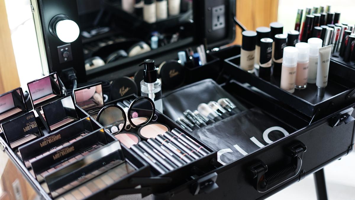 Cantik Tetap Jadi Diri Sendiri dengan Clio, Makeup dari Korea - Fashion ...