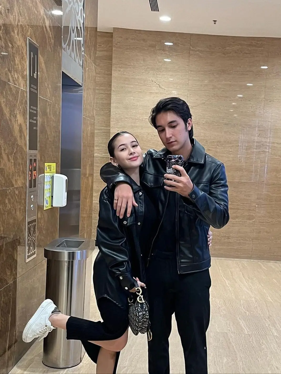 Potret Anniversary Pertama Sandrinna Michelle dan Junior Roberts ...