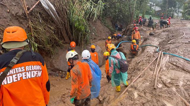Update Korban Longsor Cisarua: 53 Orang Sudah Dievakuasi, 27 Masih Dicari