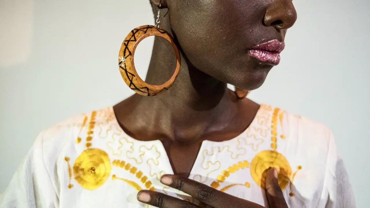 Hindari Pakai Anting-Anting Besar, Ini Alasannya - Fashion & Beauty ...