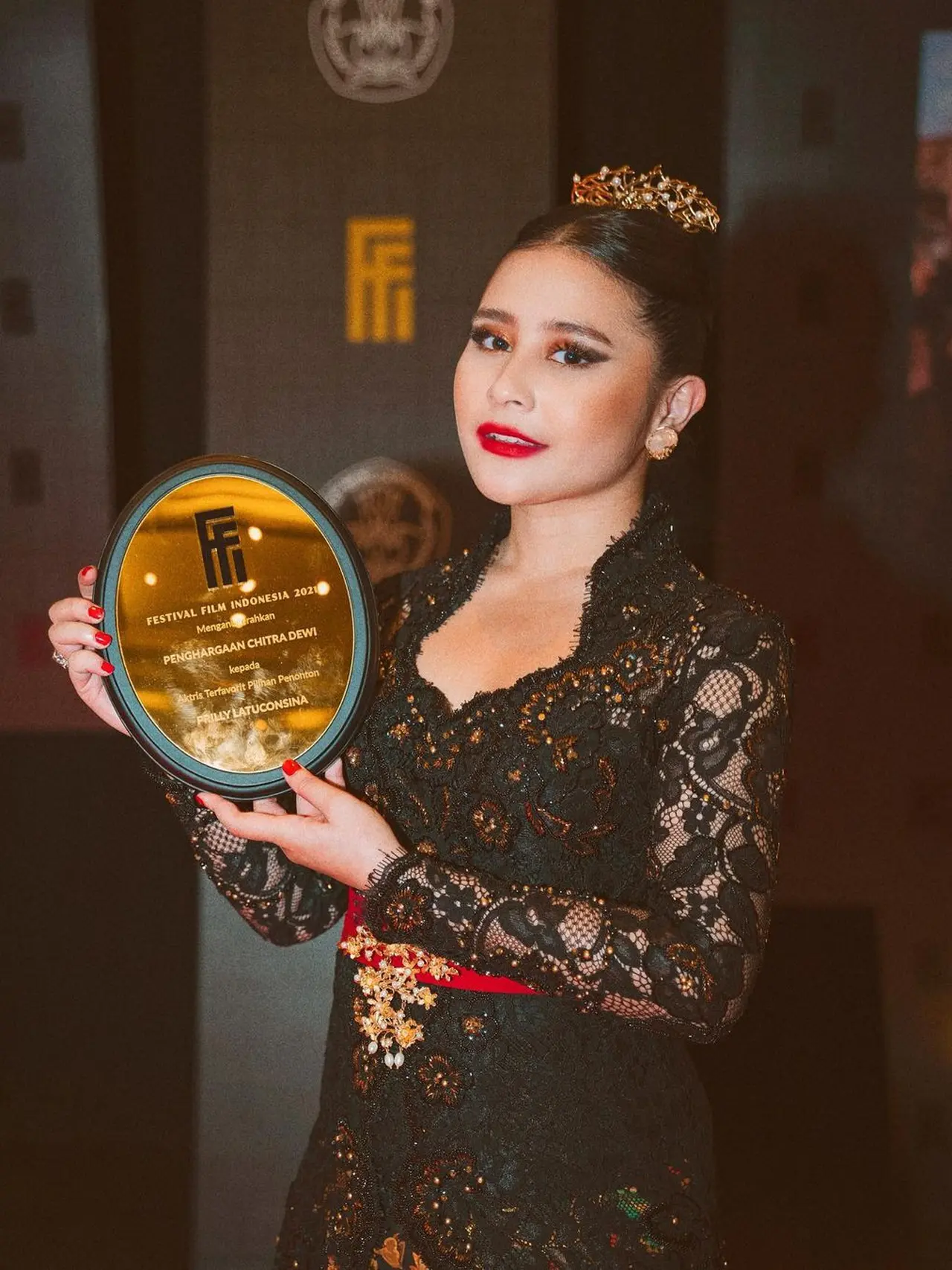 7 Prestasi Prilly Latuconsina yang Kini Jadi Dosen, Punya 1.000 ...