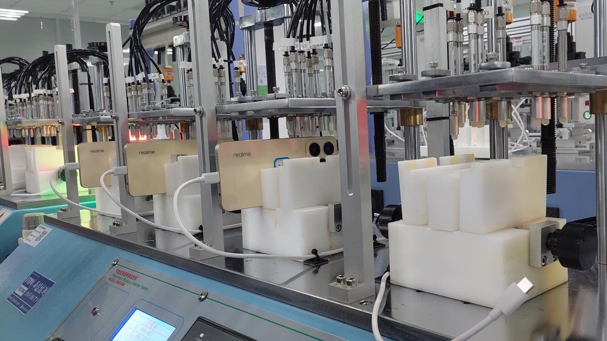 Melihat Perakitan hingga Uji Ketahanan Ekstrem HP Realme di China ...