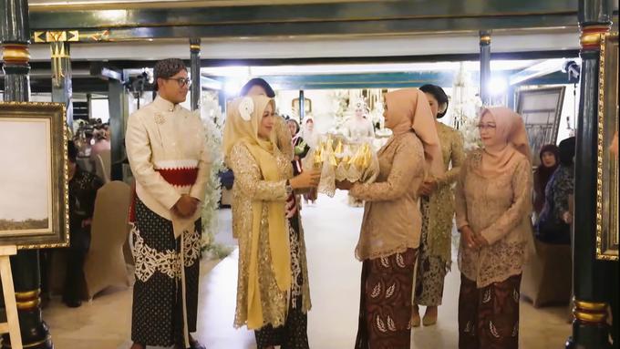 Makna Sanggan dalam Upacara Panggih Pada Pernikahan Adat Jawa ...