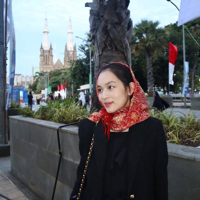 6 Potret Shanna Shannon Pertama Kali ke Masjid Istiqlal, Ikut Bukber ...