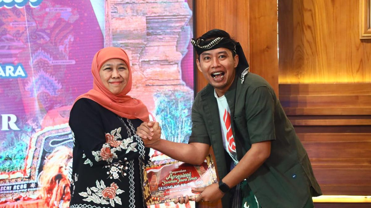 Khofifah Beri Tunjangan Kehormatan 1.000 Seniman dan 240 Juru Pelihara ...