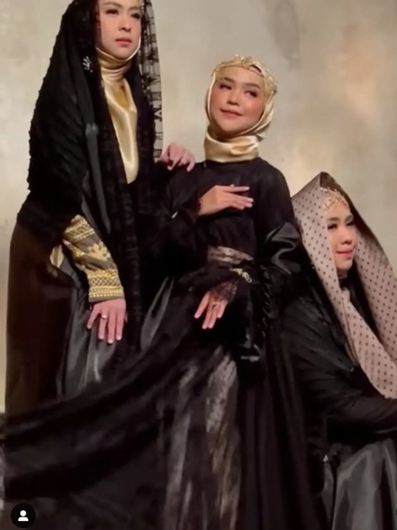 8 Gaya Pemotretan Oki Setiana Dewi, Shindy Putri dan Ria Ricis, Curi ...