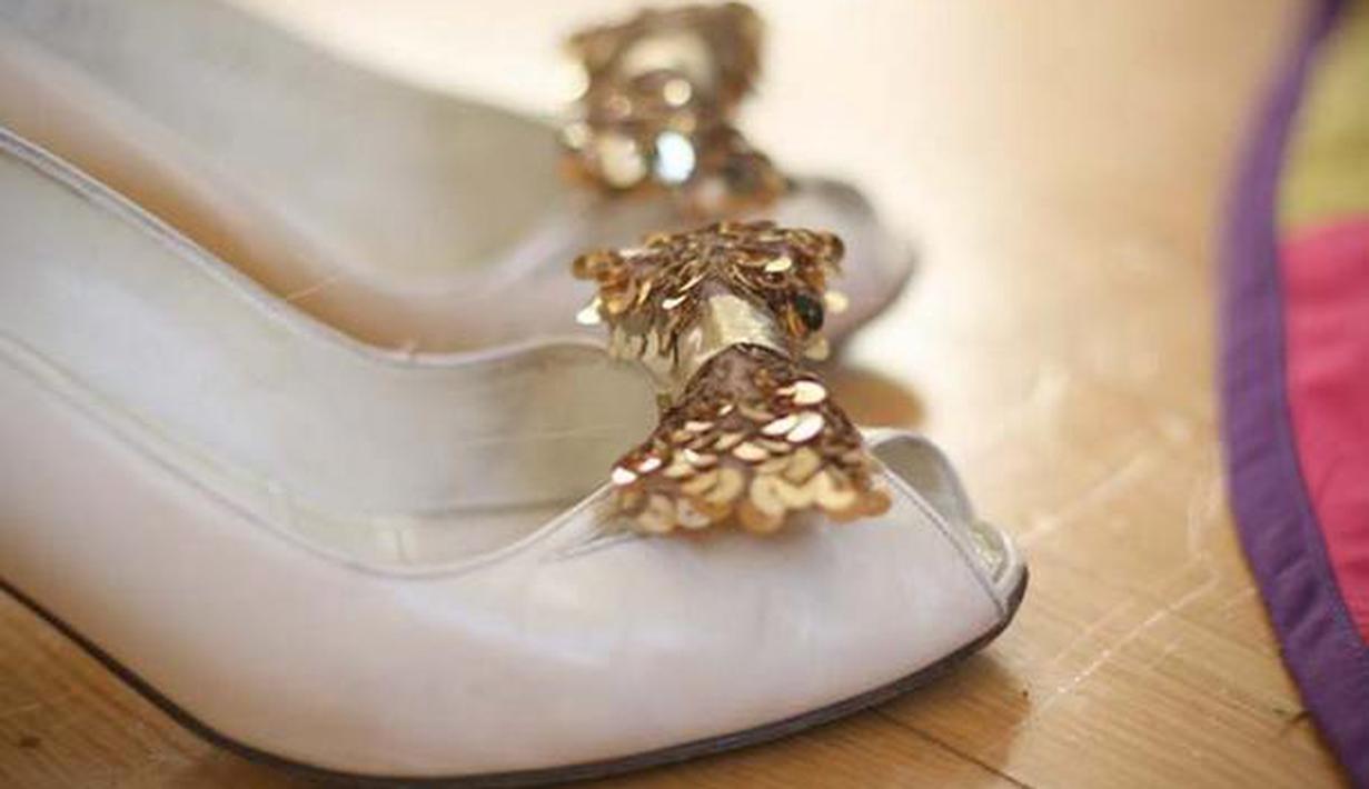 DIY Sepatu Pita Bling Super Cantik - Photo Fimela.com