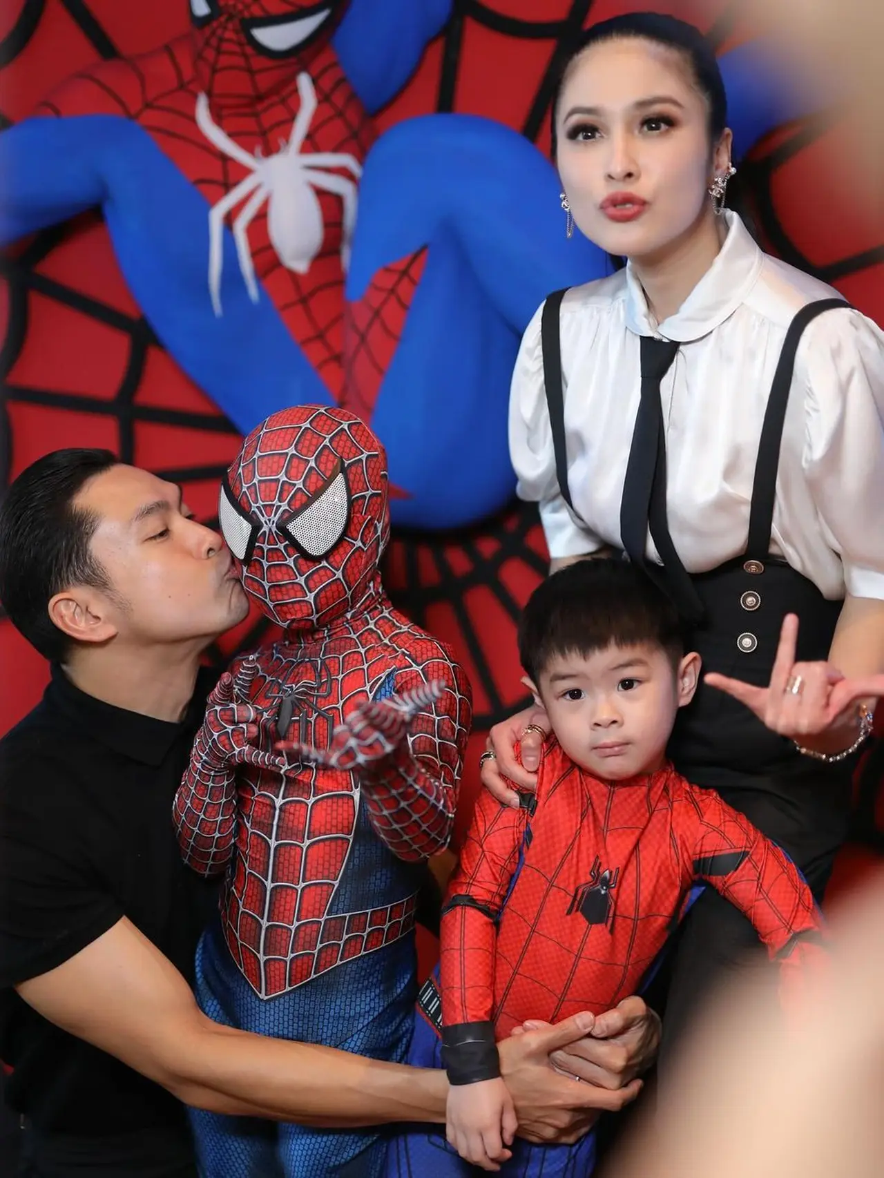 6 Potret Meriahnya Ulang Tahun Anak Dewi Sandra dan Harvey Moeis ...