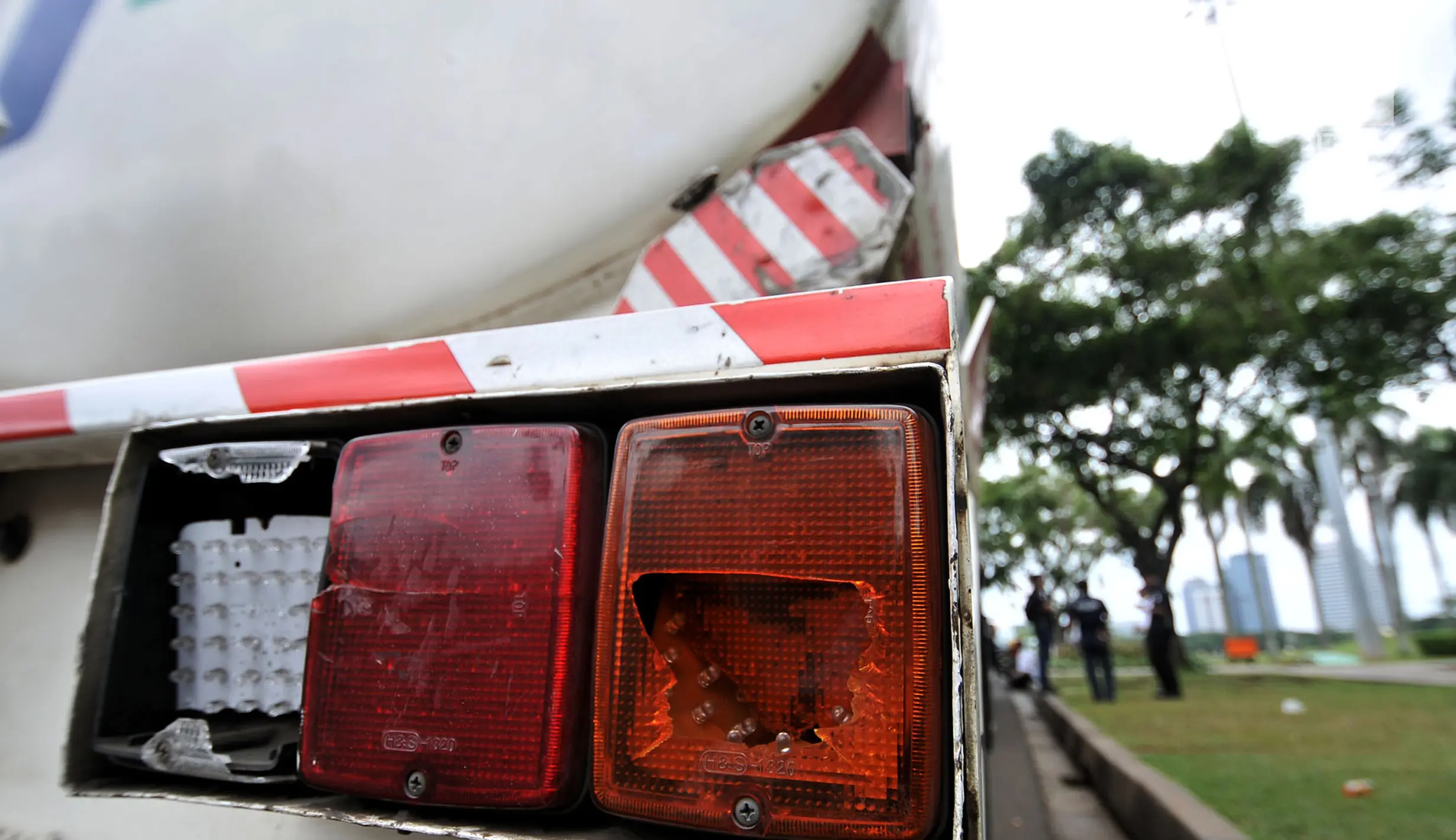 FOTO: Kondisi Dua Truk Tangki Pertamina Pasca Dibajak Pendemo - Foto Liputan6.com
