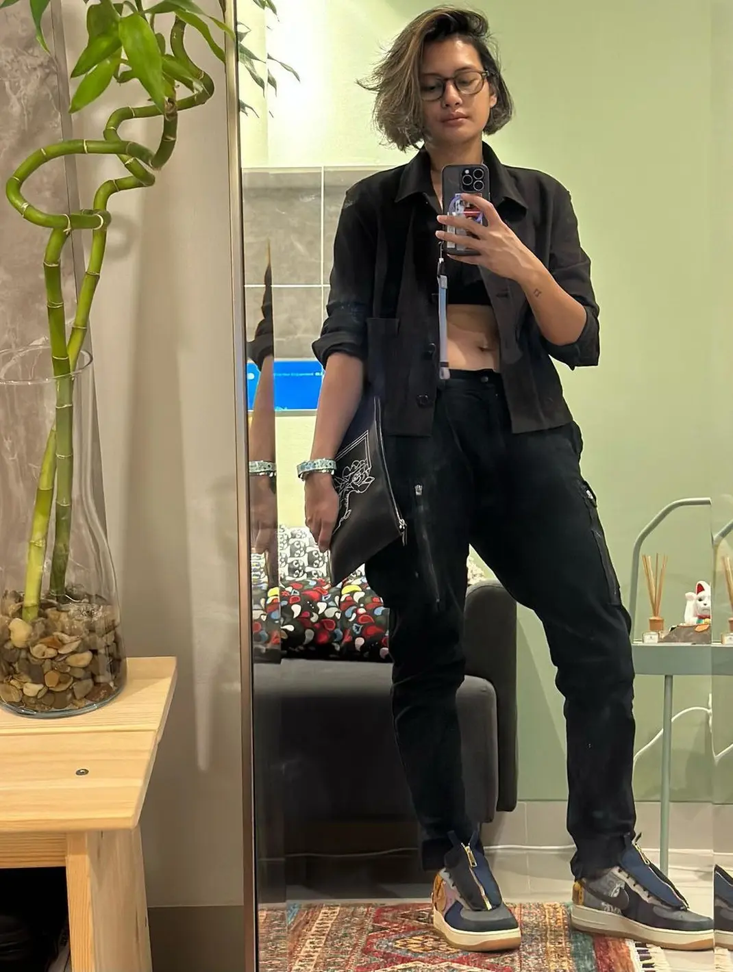 8 Gaya Raihaanun yang Kerap Tampil Boyish, Ibu Tiga Anak Kece Banget
