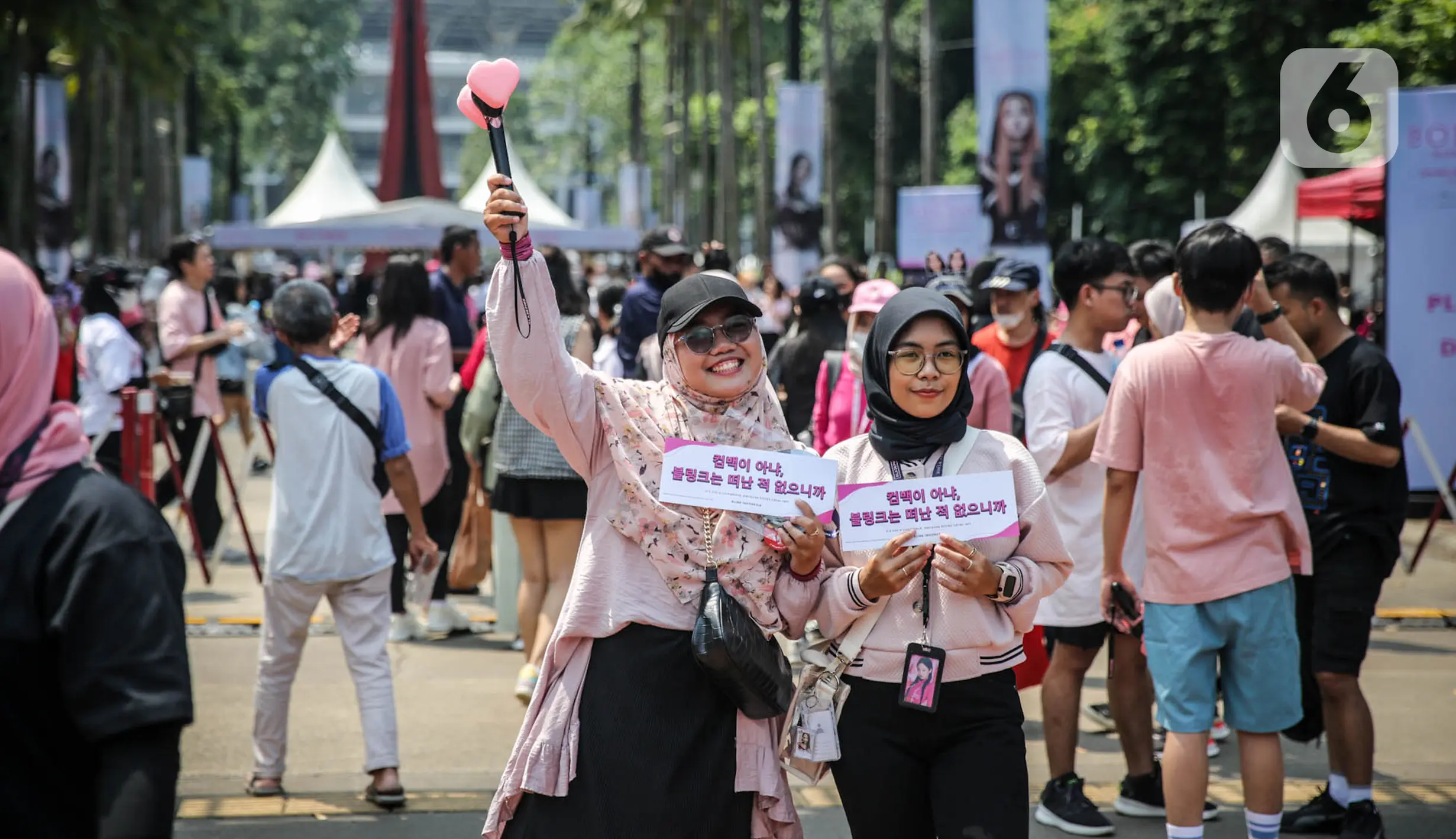 Konser BLACKPINK Jakarta, Ribuan Fans Padati Kawasan GBK - Foto ...
