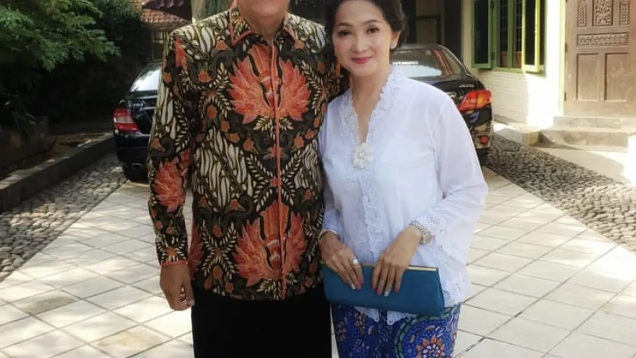 8 Potret Anna Maria, Istri Roy Marten Tampil Elegan Dibalut Kebaya ...