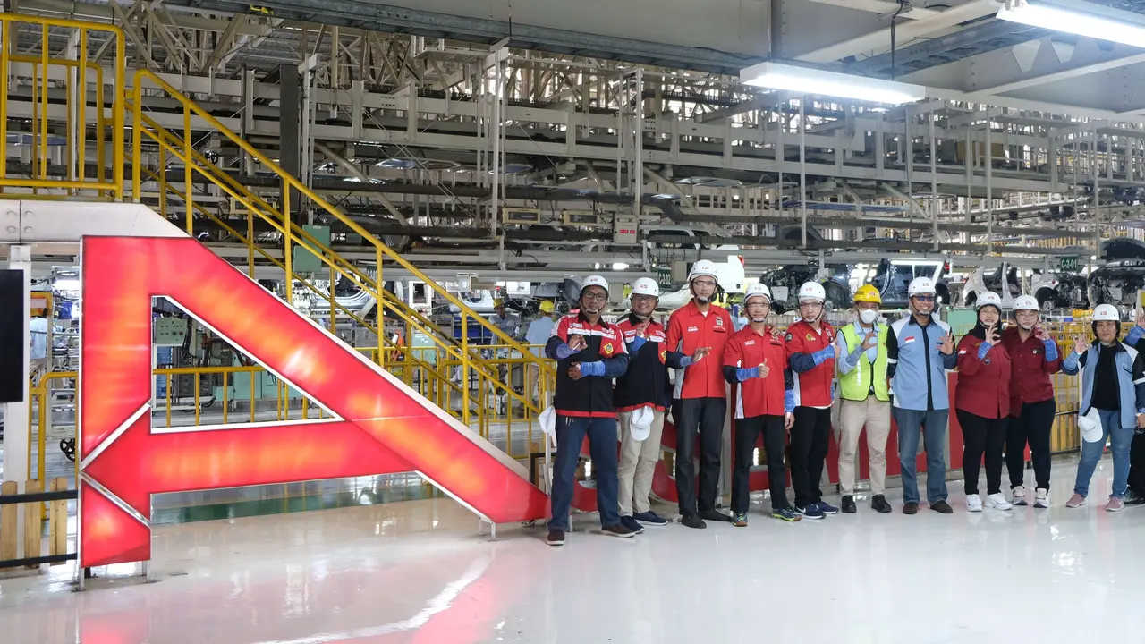 Daihatsu Ajak Komunitas Melihat 5 Tahapan Pembuatan Mobil - Otomotif ...