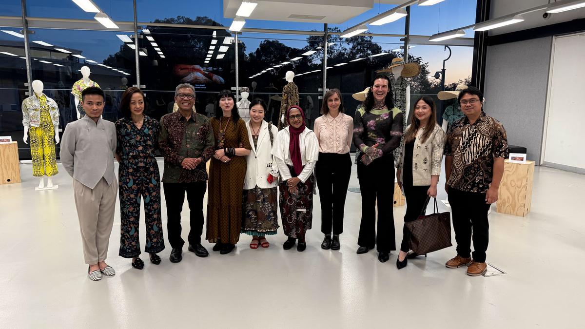 3 Desainer Indonesia Pikat Pengunjung Melbourne Fashion Festival, Usung ...