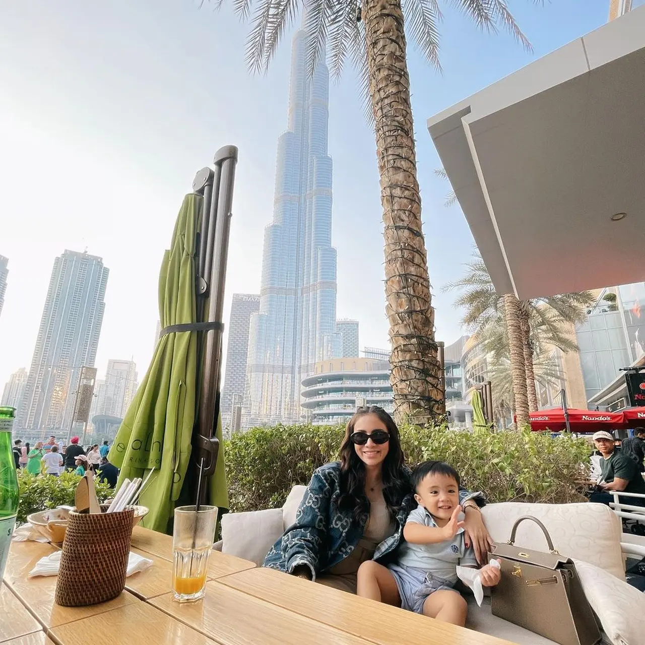 7 Potret Momo Geisha di Dubai Cantik dan Elegan, Ada Pakai Cadar