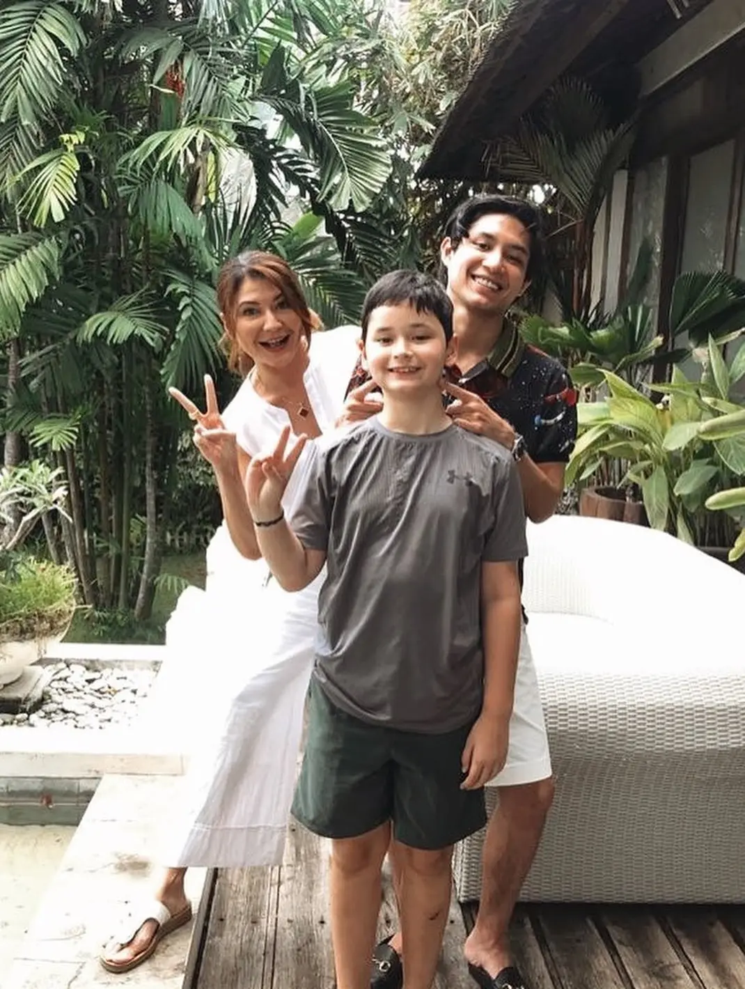 Teuku Rasya Unggah Foto Bareng Cewek, Banyak Warganet Patah Hati ...