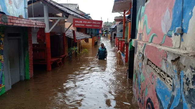 3 Sungai Meluap Akibat Hujan Deras, Banyuwangi Kota Banjir - Surabaya ...