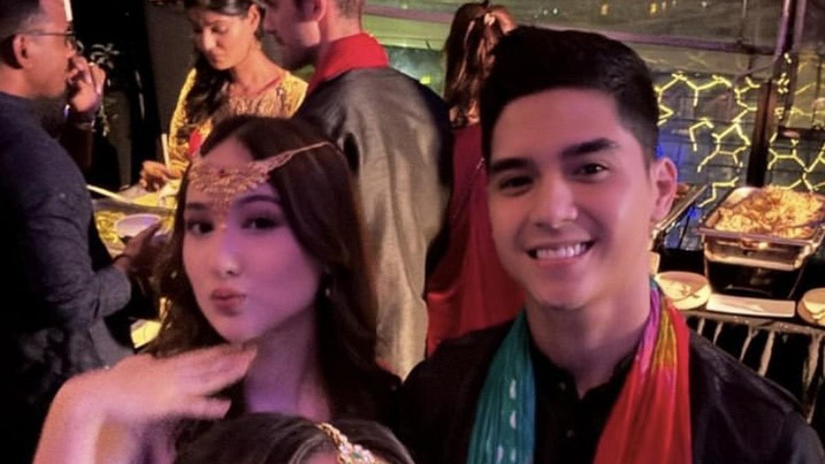 8 Adu Gaya Pasangan Selebritis Dibalut Busana khas Bollywood di ...