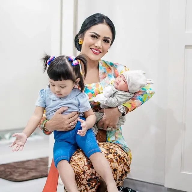 Krisdayanti Umumkan Nama Cucu, Azura Humaira Nur Atta dengan Panjang 48 Cm dan Bobot 3,3 Kg ...