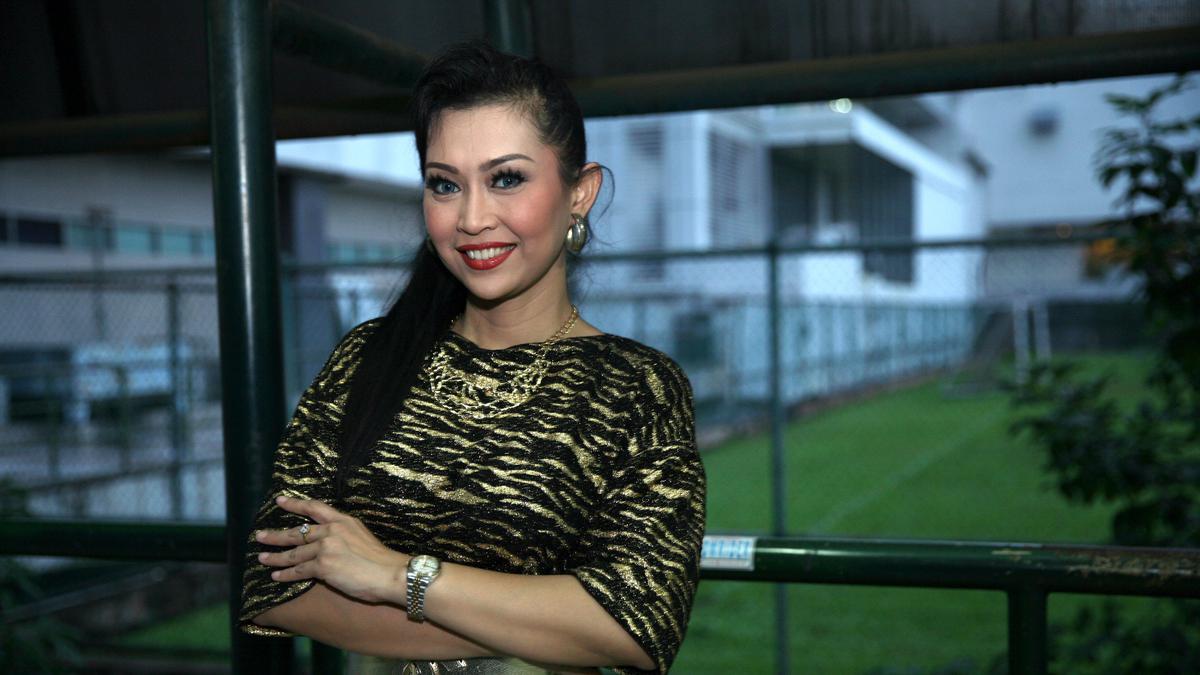 7 Potret Terbaru Ratna Listy, Artis yang Kini Jadi Paranormal ...