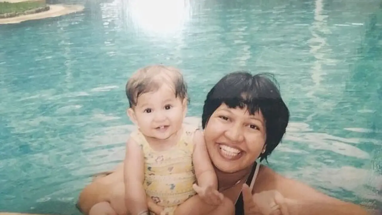 10 Potret Masa Kecil Zoe Abbas Jackson yang Kini Genap Berusia 21 Tahun ...