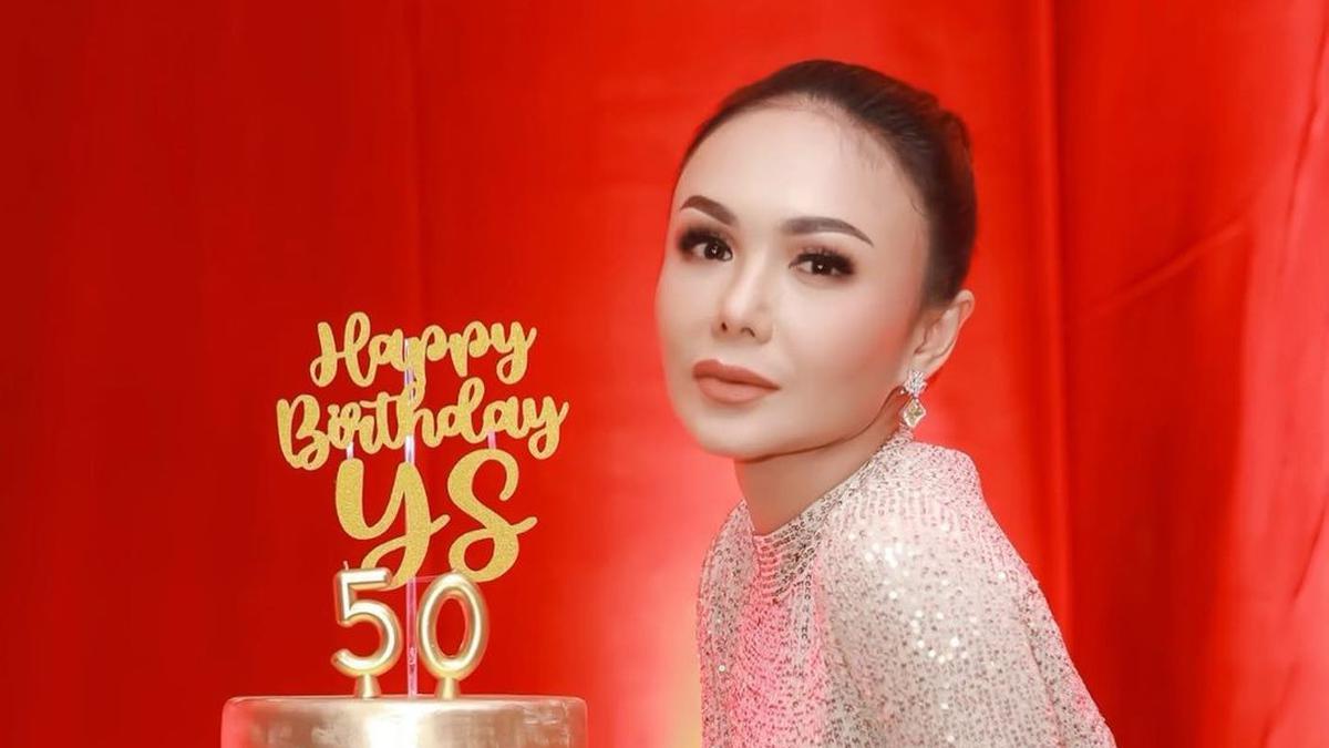 6 Potret Yuni Shara Setelah Memasuki Usia 50 yang Mirip Wanita Umur 30-an