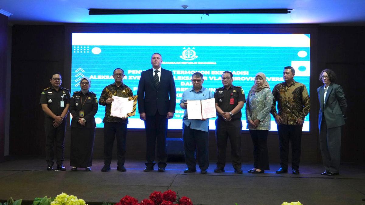 Plt. JAM-Bin R. Narendra Jatna Pimpin Proses Penyerahan Ekstradisi WN ...